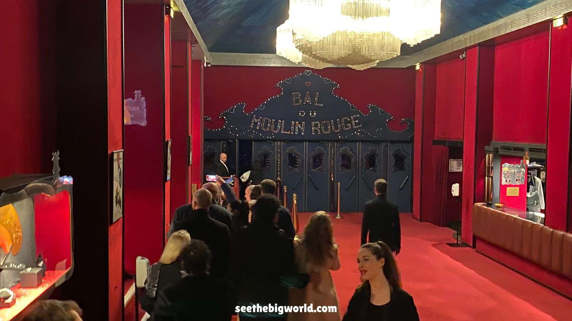 Moulin Rouge Review – Is it worth going? Tickets, Dress Code, Seating Guide
