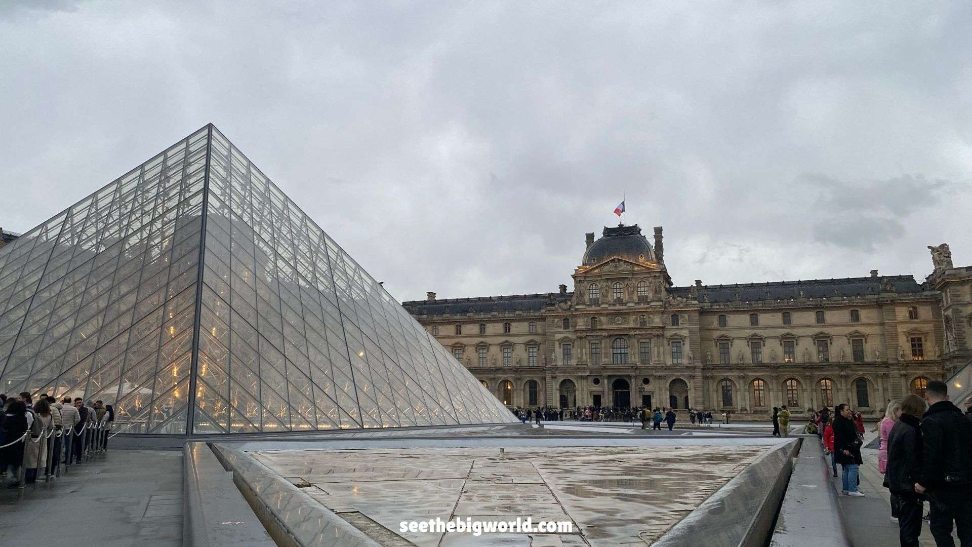 Louvre Museum Review – Top 3, Glass Pyramid, Tickets & Transport